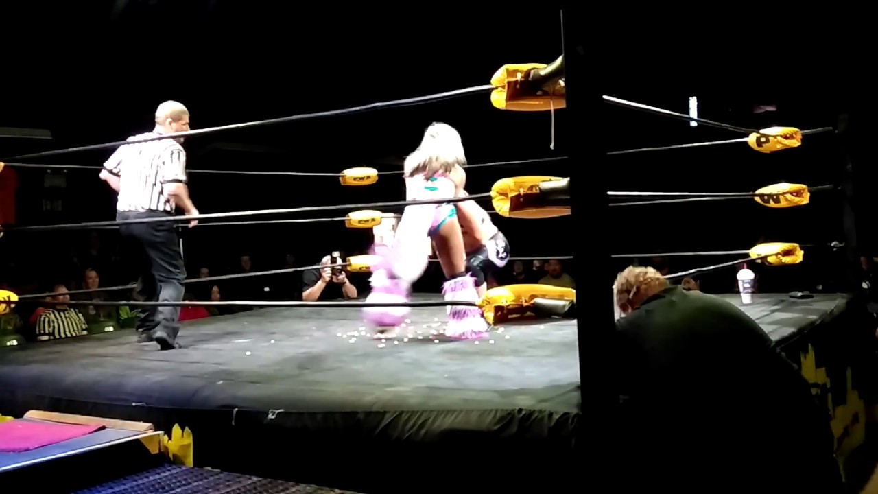 Solo Darling's Spinning Fisherman's Cradle Suplex of Leah Vaughan ON ...