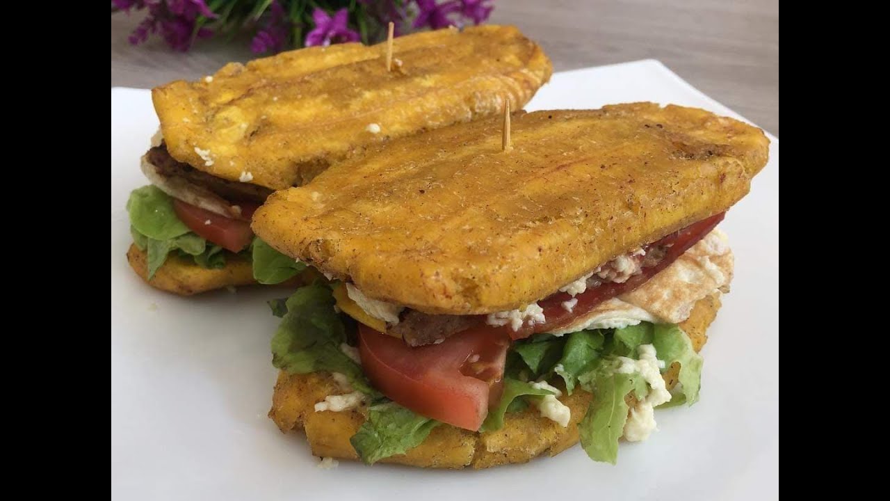 Patacones o hambuerguesa con pollo desmechado o desmenuzado. "PLATANO ...