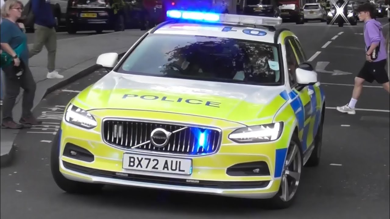 **BULLHORN** Metropolitan Police Volvo V90 responds rapidly through ...
