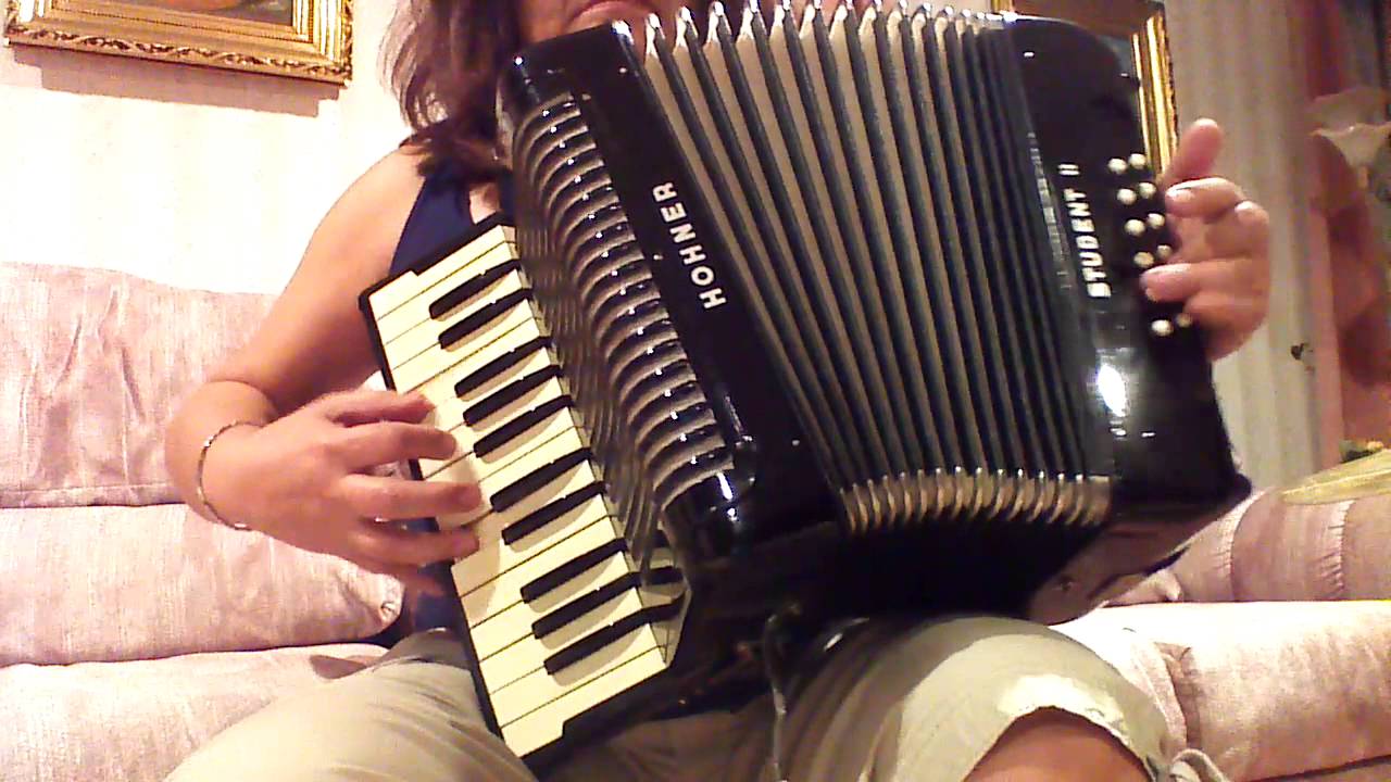 Acordeón Hohner Student II de 12 bajos hecho en Alemania - YouTube