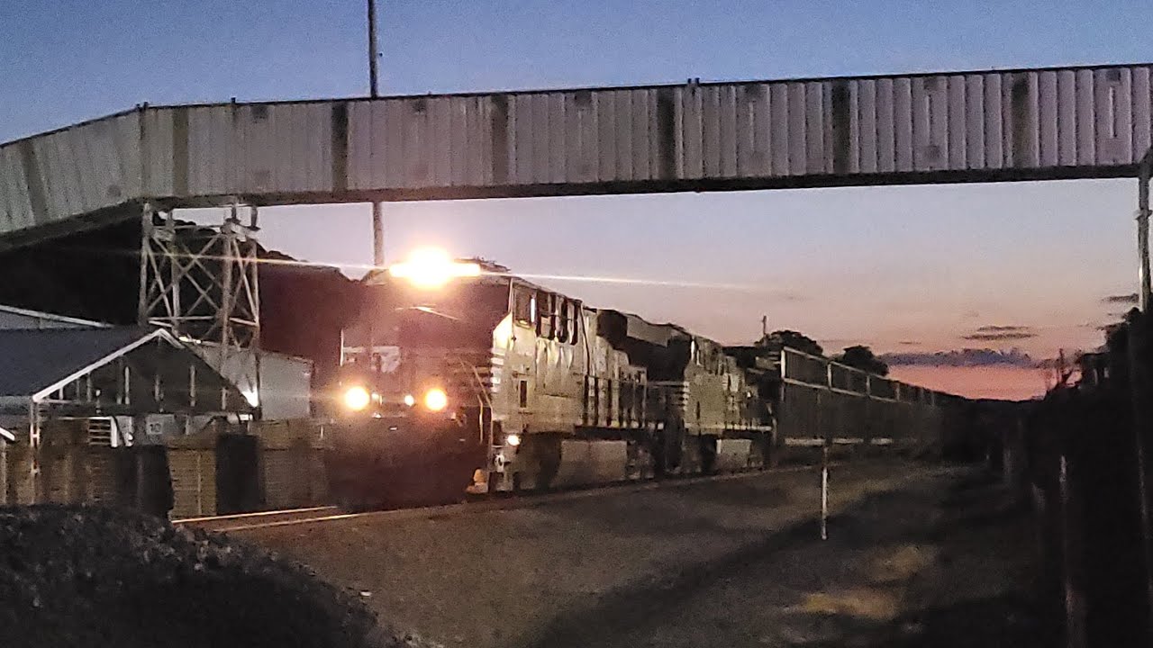NS 8062 Leads 38G Through Springdale, PA w/ New Juniata AC44C6M On DP ...