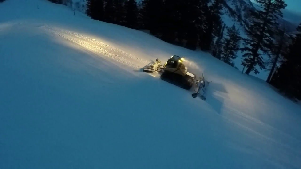 Grooming at Sundance Ski resort in a Prinoth BR 350 - YouTube