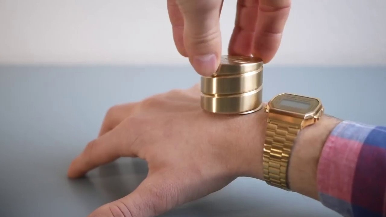 Desktop Spinner Rotating Kinetic Cylinder Creates Mind-Bending Optical ...