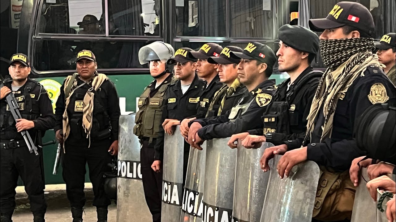 PNP VS MANIFESTANTES CHAO (AMV) - YouTube