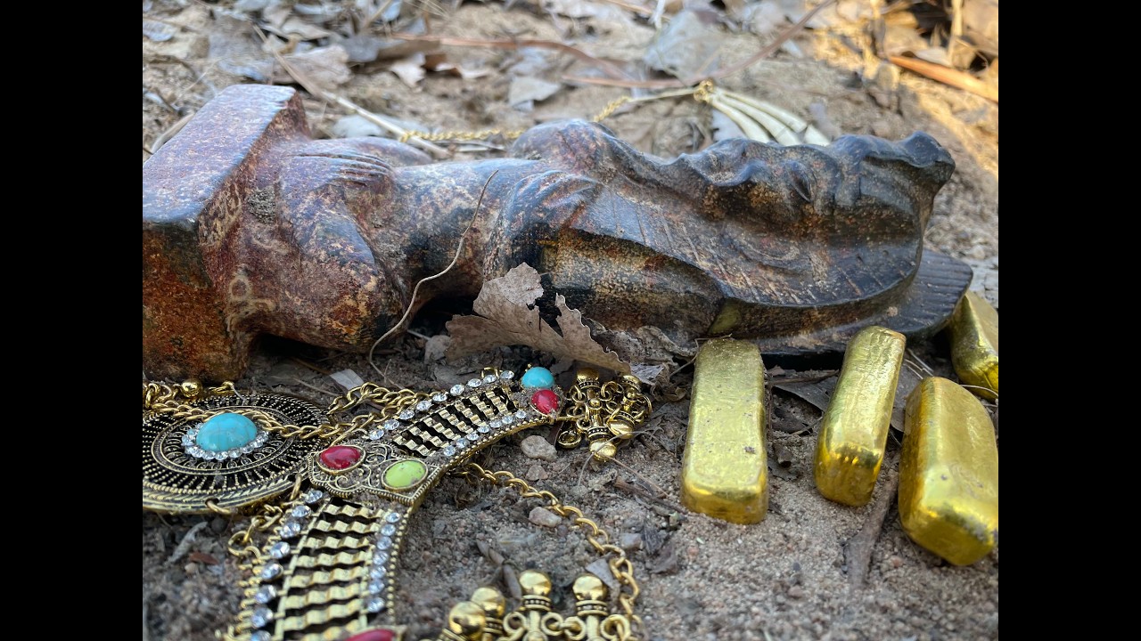 I found the treasure and shocked the whole world 😱😱 Metal Detector ...