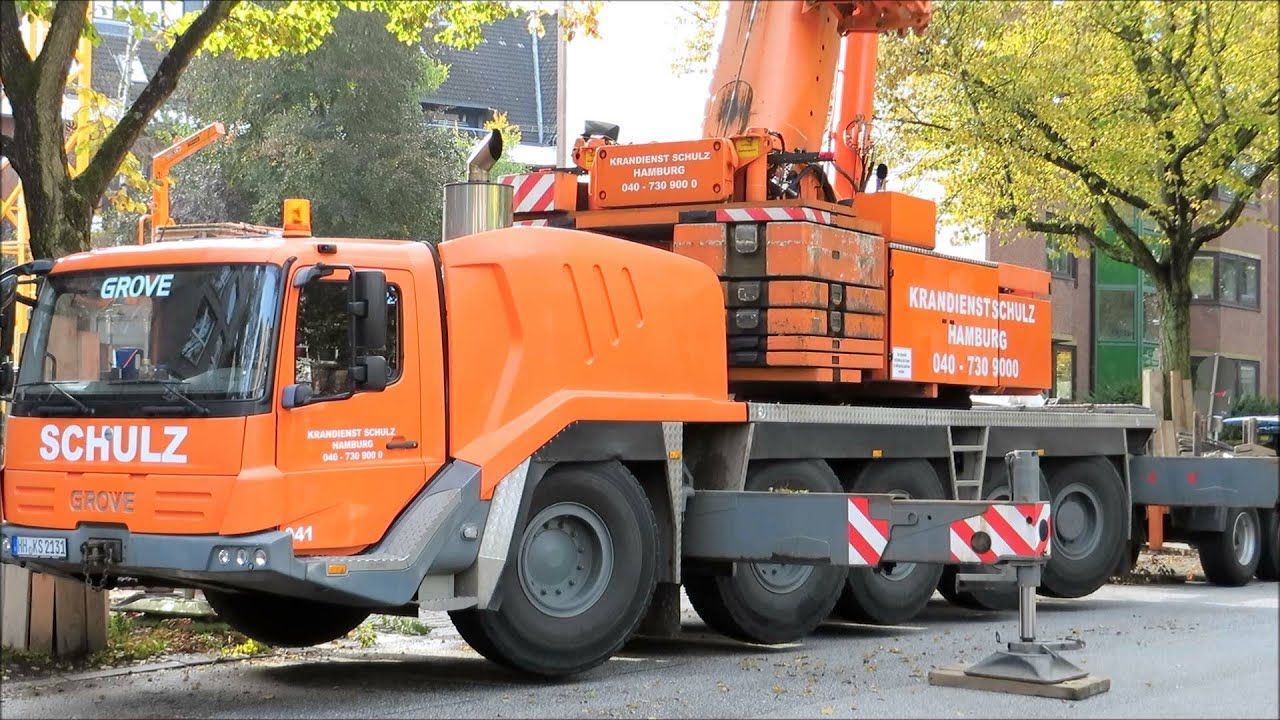 Mobilkran GROVE GMK 5095 bei der Montage eines LIEBHERR 85 EC-B ...