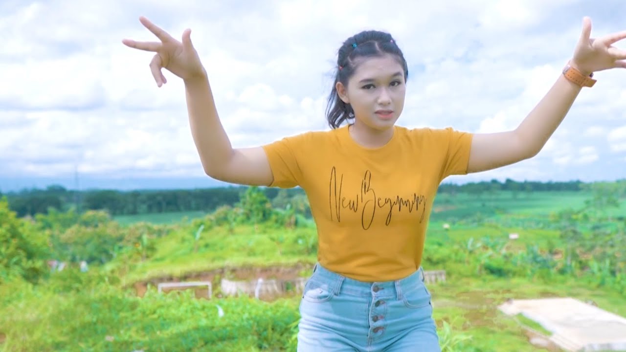 Cece Ayu - Seumpomo ( Official Lyric Video ) - YouTube