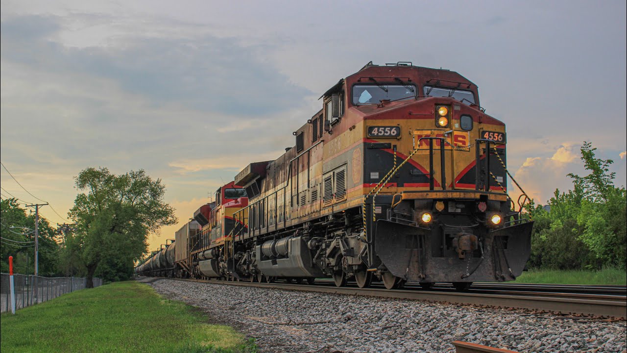 KCSM 4556 and a KCS ACe power a fast CPKC 528 thru Deerfield - YouTube