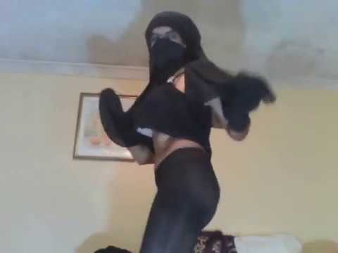 NADIA ARAB SHEMALE DOES  ASS VIBRATIONS