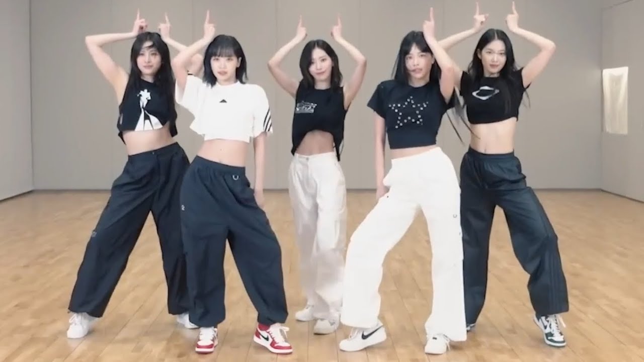 LE SSERAFIM-UNFORGIVEN(dance practice mirrored) - YouTube