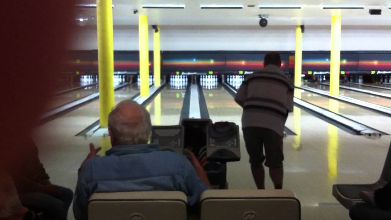Stephane Corriveau 300 Game No-Thumb Bowling - YouTube