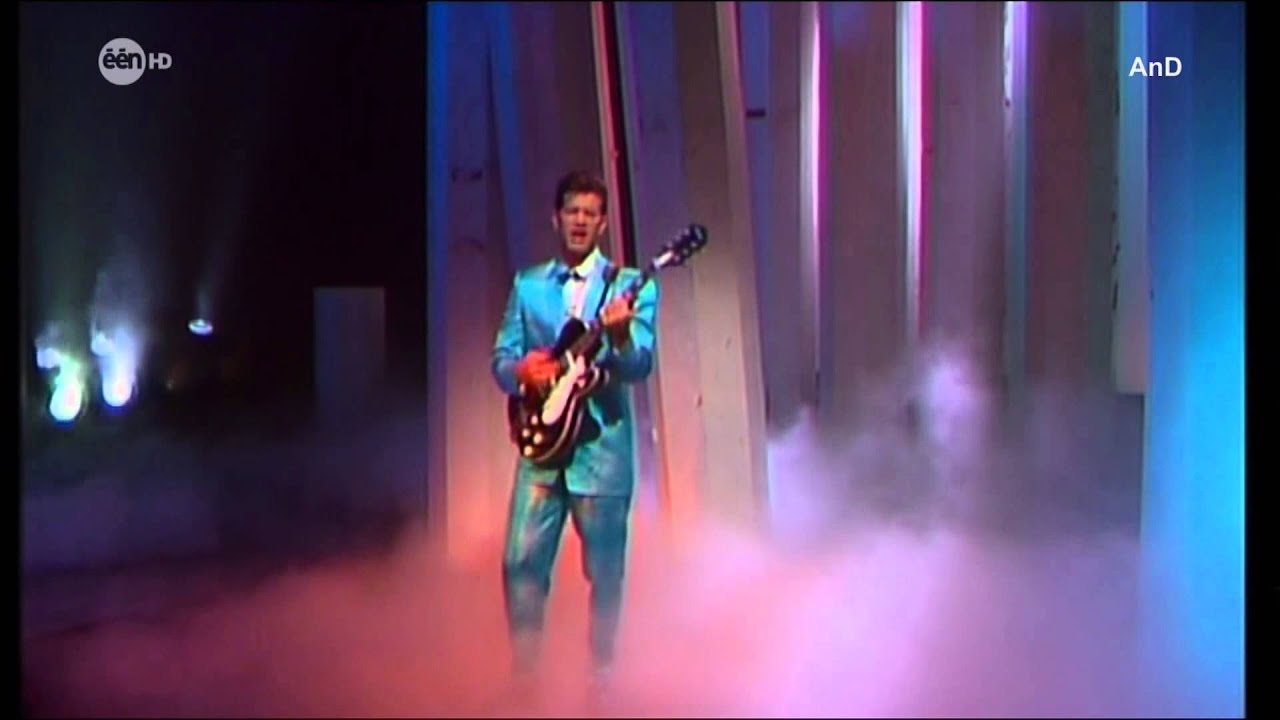Chris Isaak - Blue Hotel - YouTube