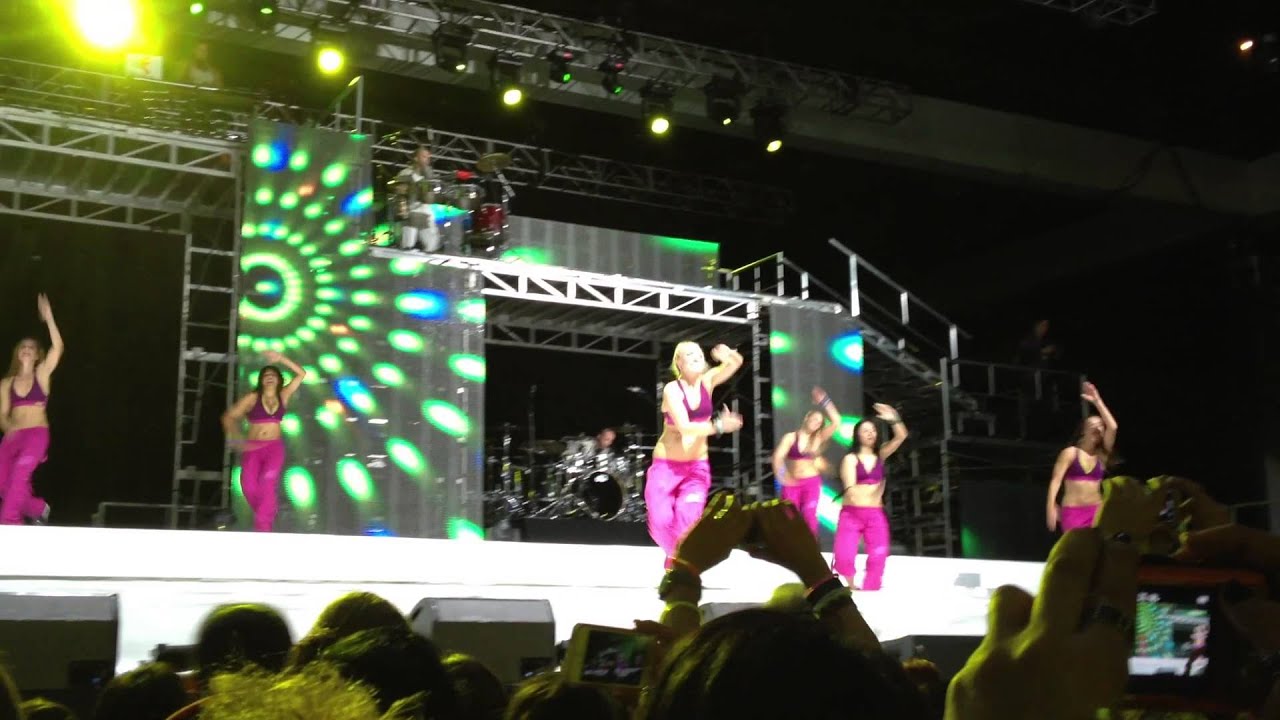 Zumba Fitness concert 2013 AYER LA VI - YouTube