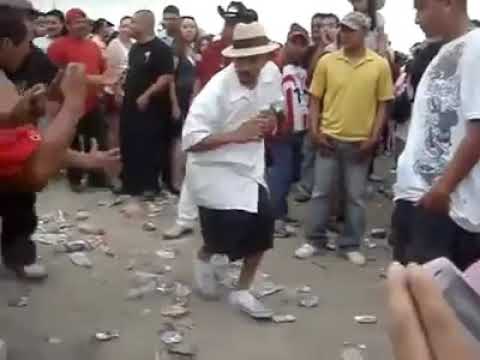 Cholos bailando - YouTube