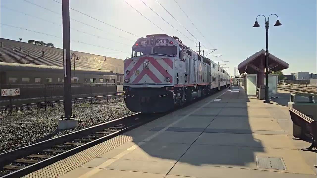 Caltrain JPBX #4017 Gallery Cab Car leading Limited #313 at Santa Clara Station #caltrain - YouTube
