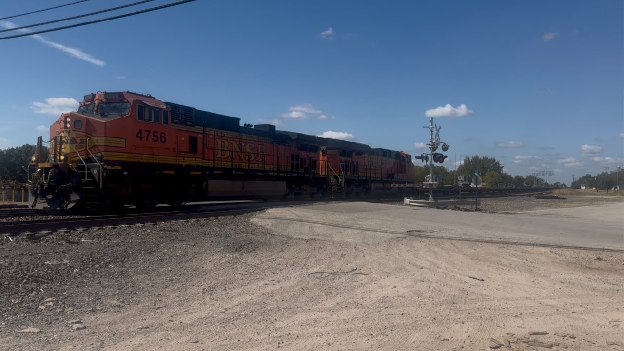 BNSF 4756 (GE C44-9W) leads a southbound empty wind turbine train through Caldwell, TX - 10/22 ...