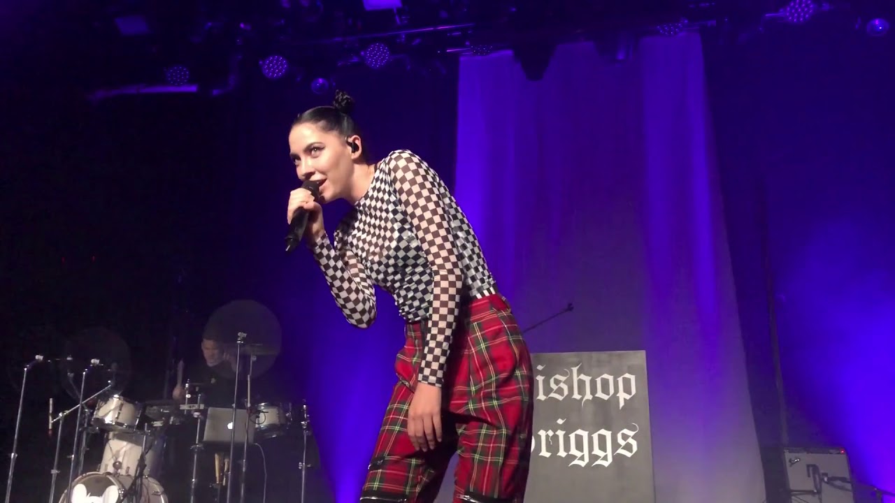 Bishop Briggs - The Way I Do (Live) - YouTube