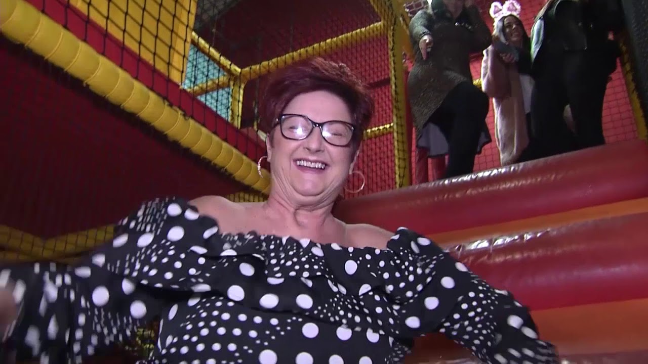 Studio Megastar video - YouTube