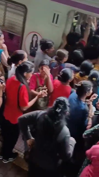 Mumbai local train at DOMBIVALI - YouTube