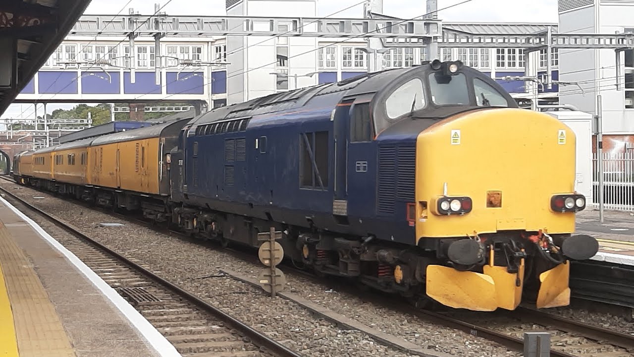 HNRC 37612 TnT 37610 accelerate through Twyford with a NR Test Train 31 ...