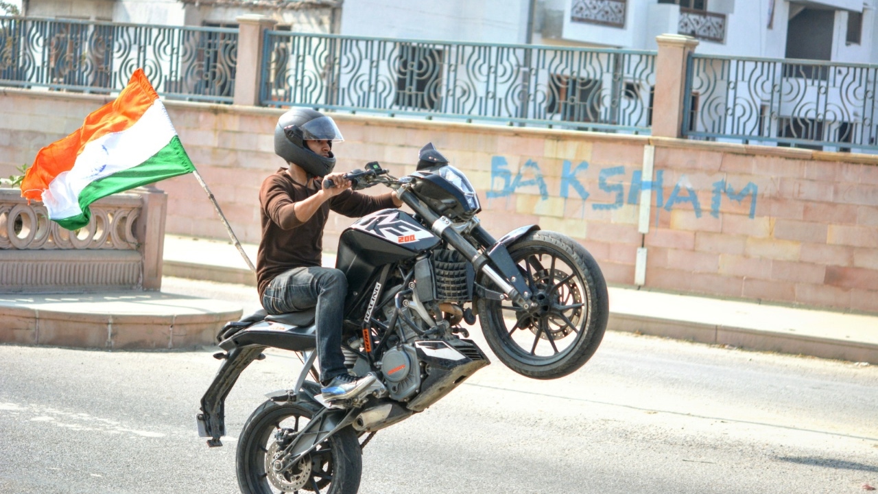 Ktm duke stunts - YouTube