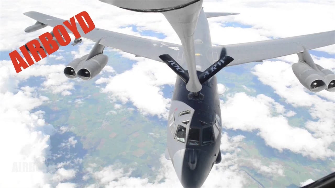 B-52 Refueling Over England - YouTube