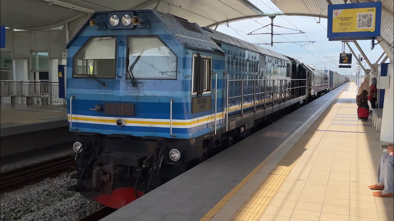 KTMB Kargo double locos class 29 and class 26 MSM sugar train heading ...