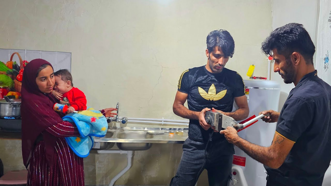 Nomadic Life: Ingenious Nomadic Kitchen Setup and Dinner Preparation 🛠️💑 - YouTube