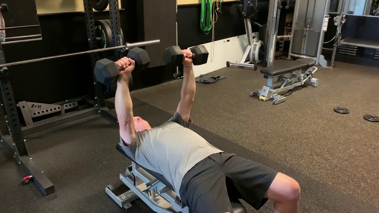 DB FLAT BENCH PRESS - YouTube