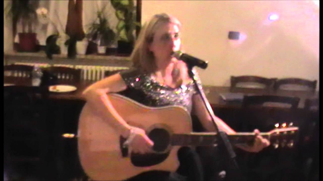 " Se Chanto" Martina Richard Live Acoustic - YouTube