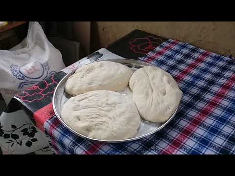 To bake bread in Azerbaijan / Xerek coreyinin bisirilmesi