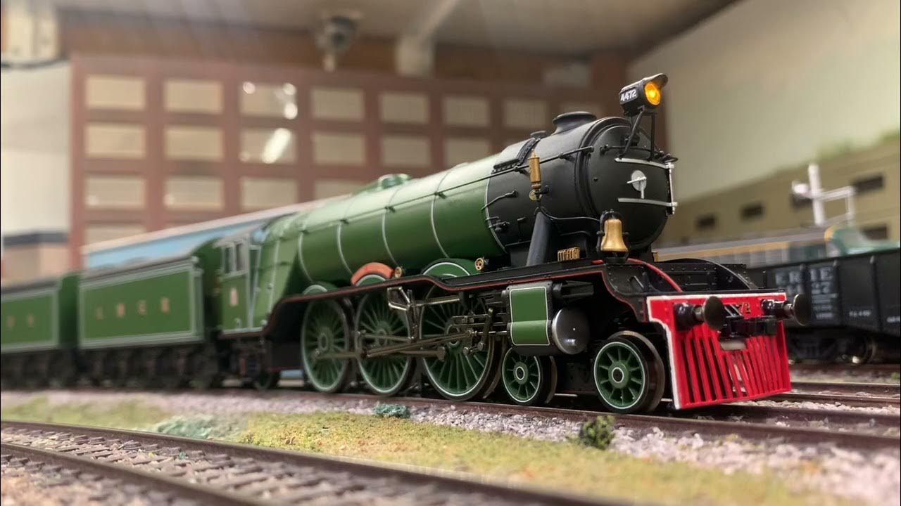 Hornby Dublo USA Tour Flying Scotsman With DCC Sound - YouTube
