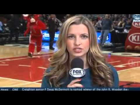 Benny The Bull Photobombs Milwaukee Bucks Sideline Reporter - YouTube