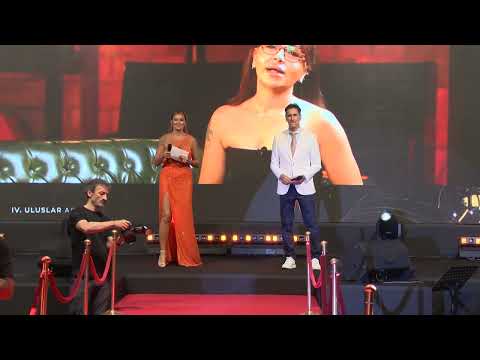 YILIN MAGAZİN EDİTÖRÜ ÖDÜLÜ - OYA ÇINAR