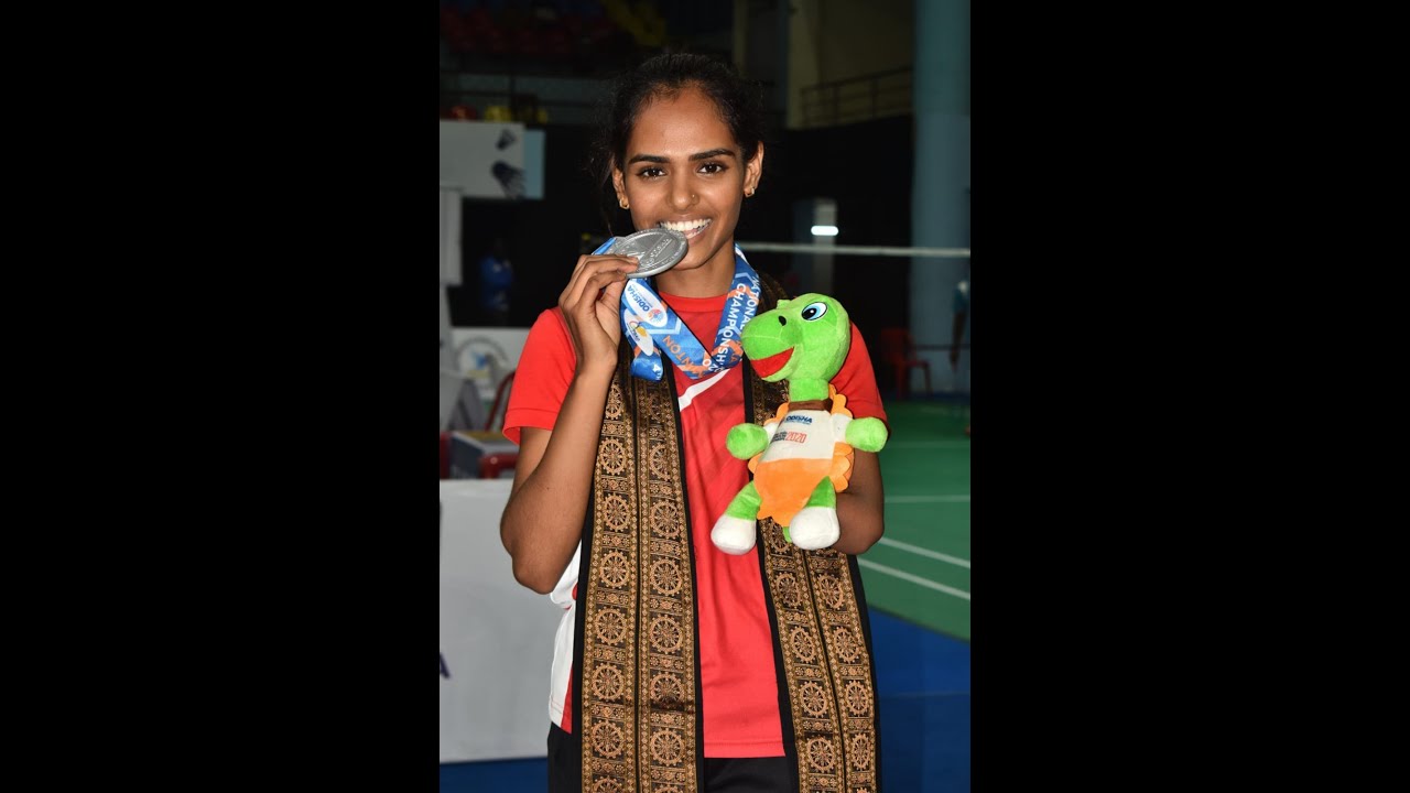 TV10 Pune Arati Patil Para badminton Player from Kolhapur gets hel in ...