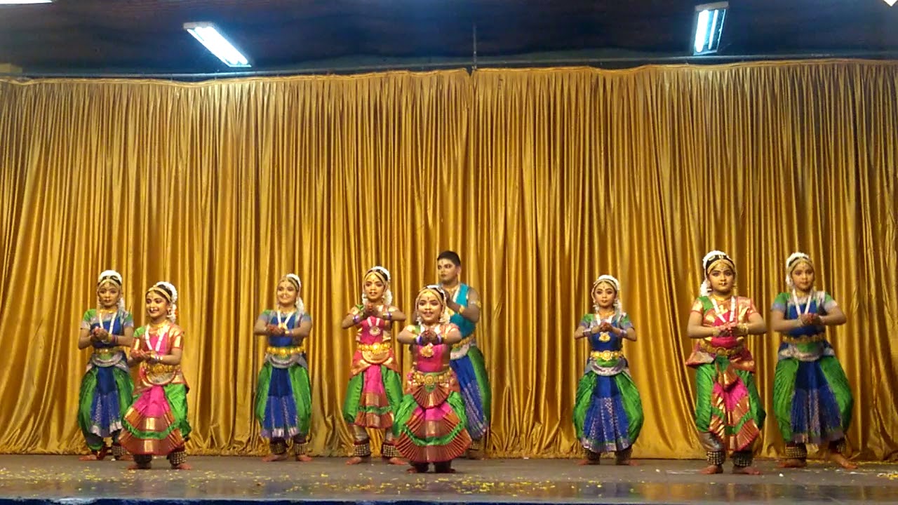 Chingam 1 New year performance Guruvayur - YouTube