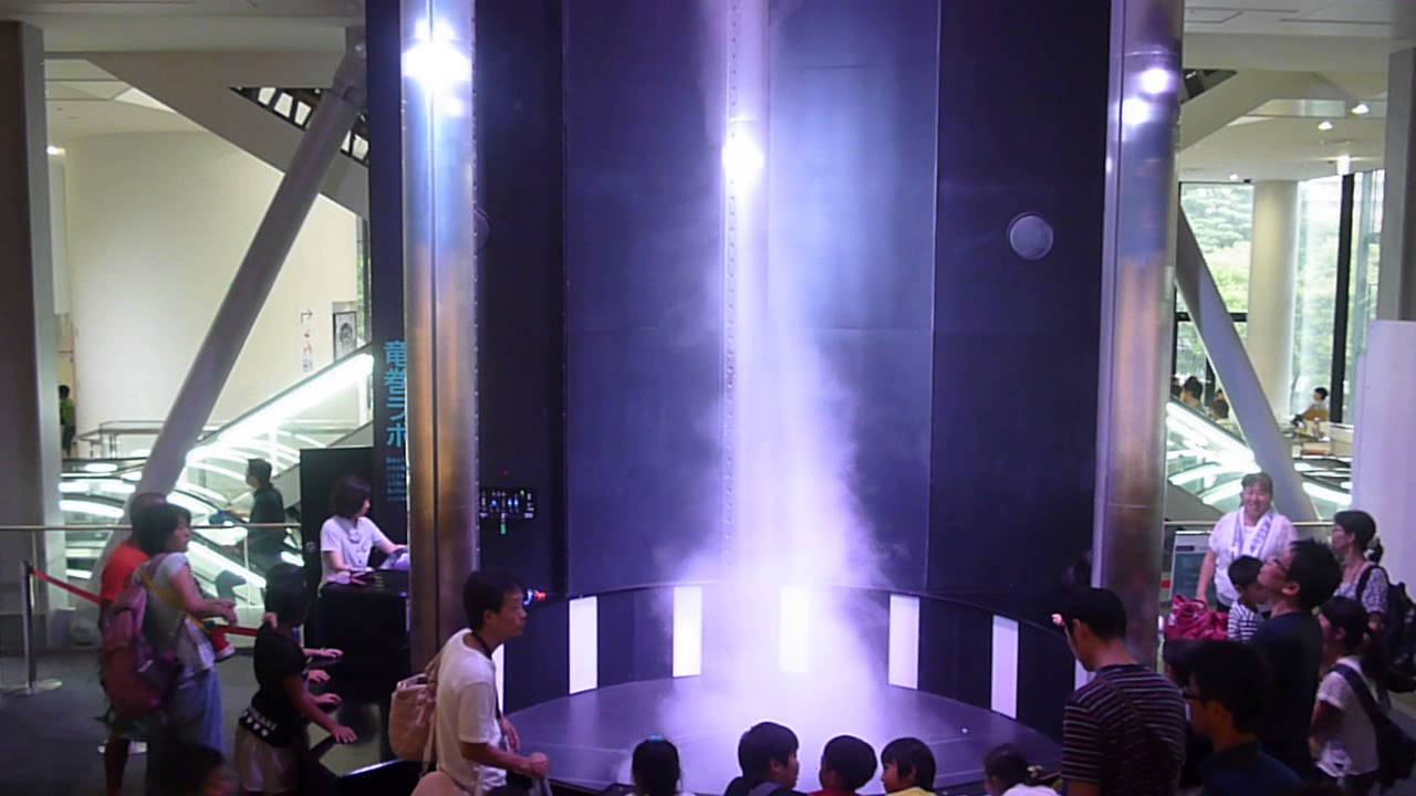 "Tornado lab" (Cum se formează o tornadă) - YouTube