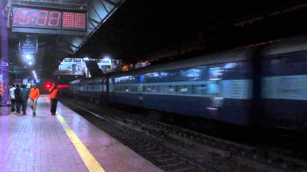 12115 Siddheshwar Express crossing Badlapur !! - YouTube