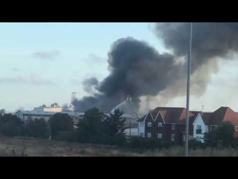 Huge fire on industrial estate near Margate - YouTube