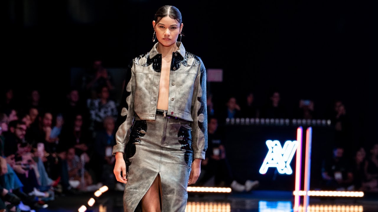 Montserrat Messeguer | Pasarela | Intermoda 81 - YouTube