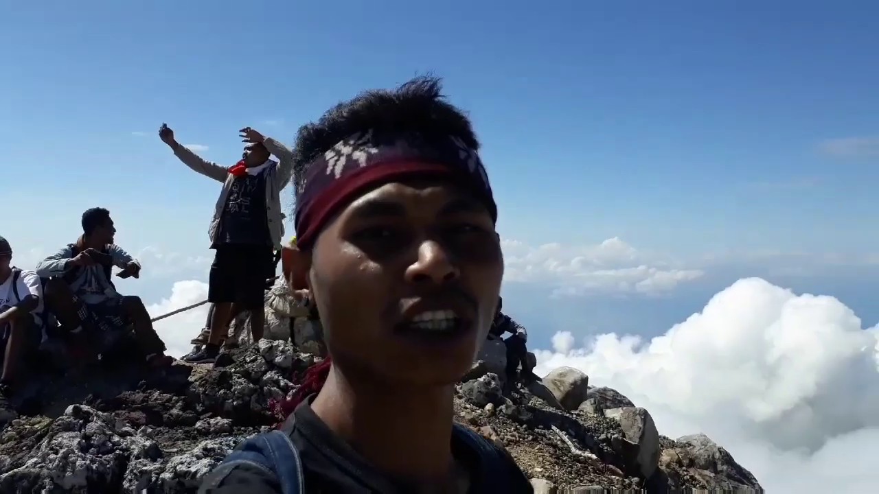 Vlog// MENDAKI puncak salah satu gunung berapi di NTT (GUNUNG EBULOBO ...
