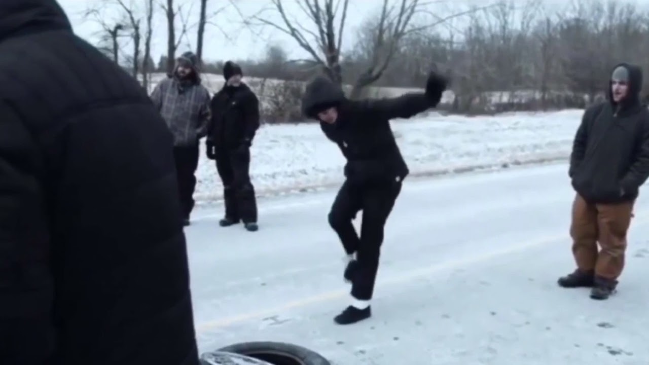 Tyler Joseph dancing to Nico and the Niners - YouTube