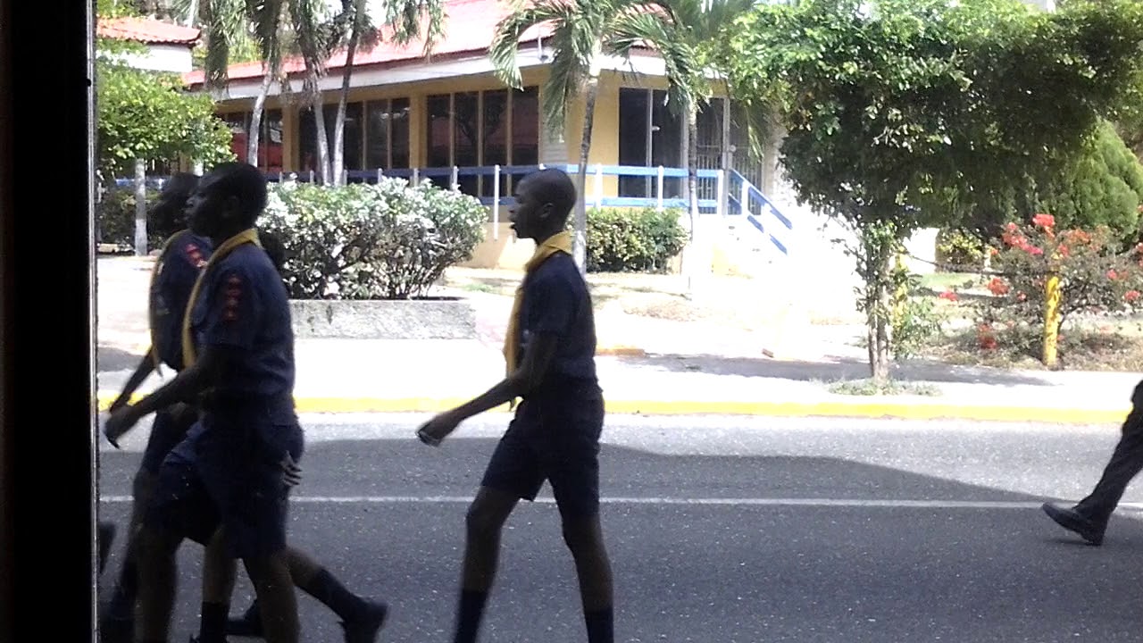 BOYS SCOUTS MARCHING - YouTube
