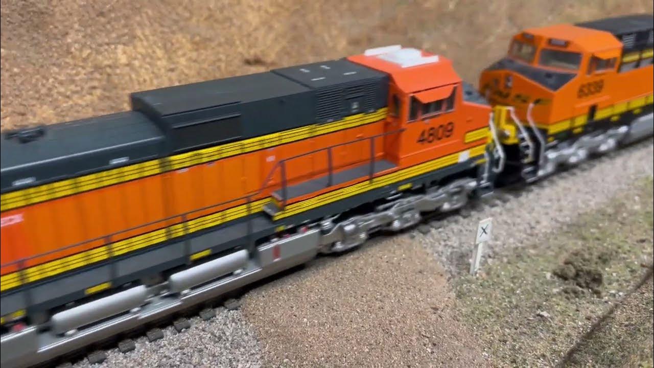 BNSF 6972 with the H-BARBAK and some dead engines (real sounds!) - YouTube