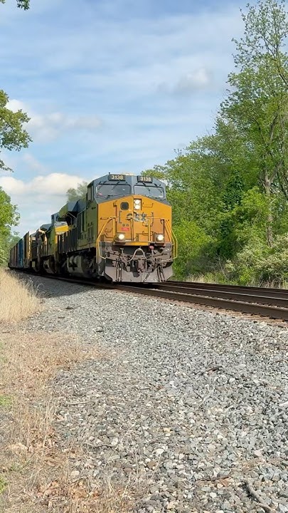 CSXT 3138 taking charge of M371 - YouTube