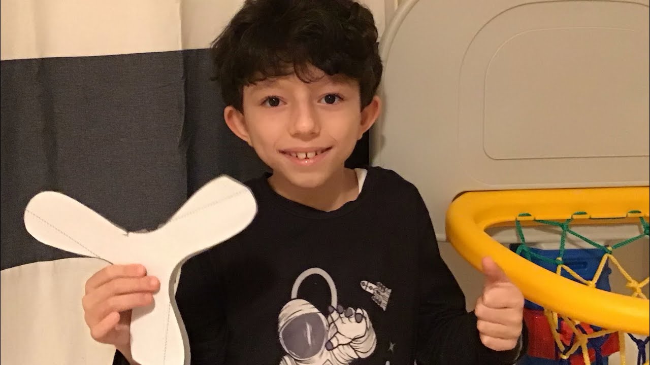 HOW TO MAKE A SIMPLE BOOMERANG AT HOME IN 4 EASY STEPS - YouTube