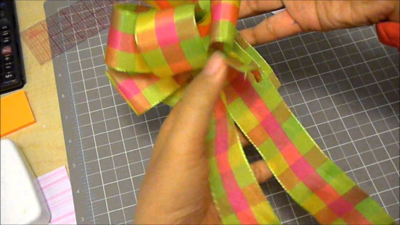 How to make a Festive bow! Quick and Easy! - YouTube