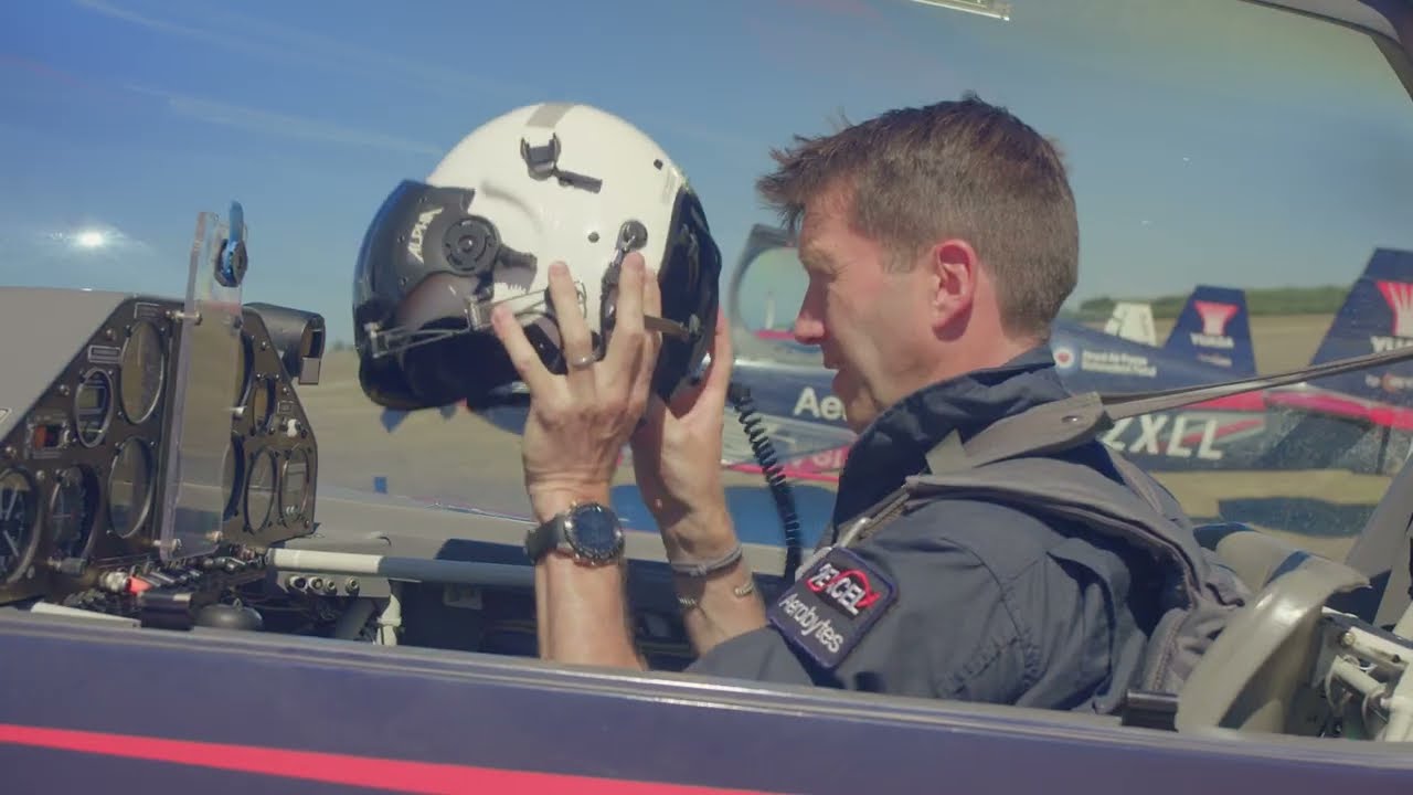 The Blades draw enormous Yuasa logo in sky - Full video - YouTube