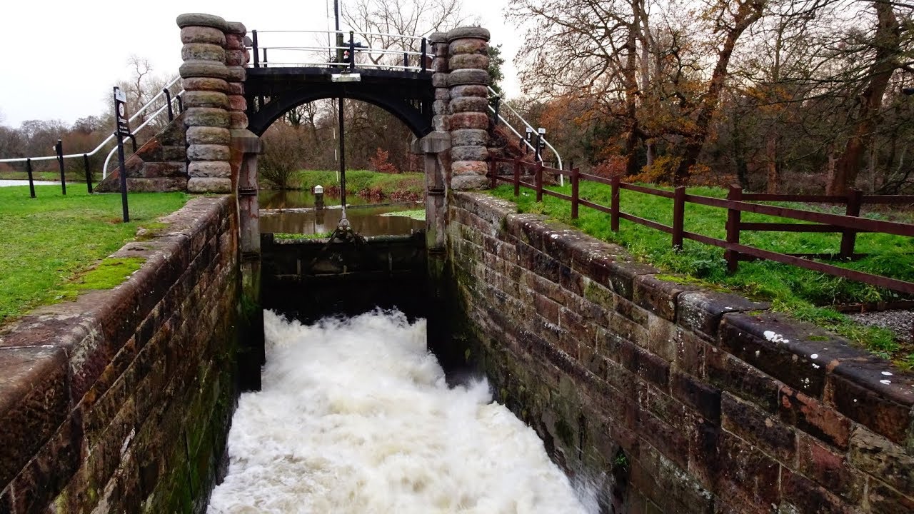 Vale Royal Locks, On The River Weaver, Northwich December 2018 - YouTube