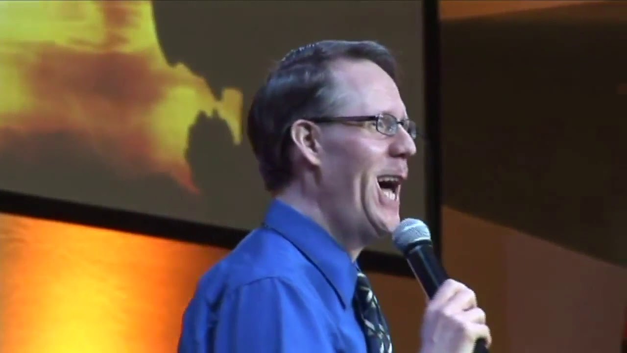 Mark & Gloria Wallman Leading Worship and Choir - YouTube